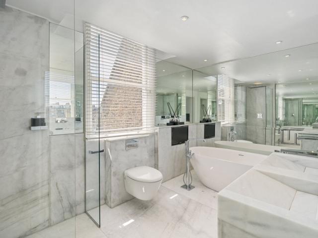 Apartment at Queen's Gate Place Mews, Greater London