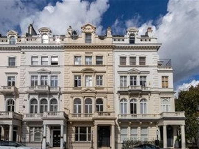Apartment at Queen's Gate Terrace, Greater London