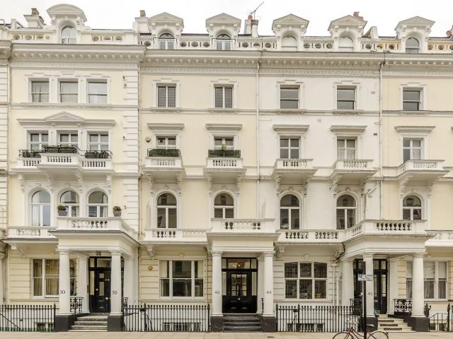 Apartment at Queen's Gate Terrace, Greater London