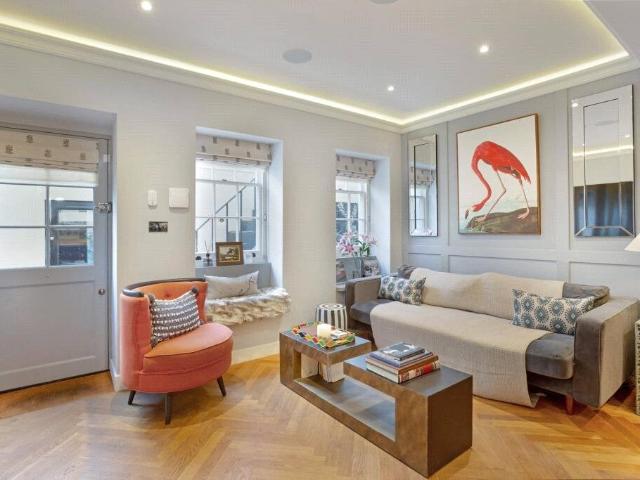 Apartment at Queen's Gate Terrace, Greater London