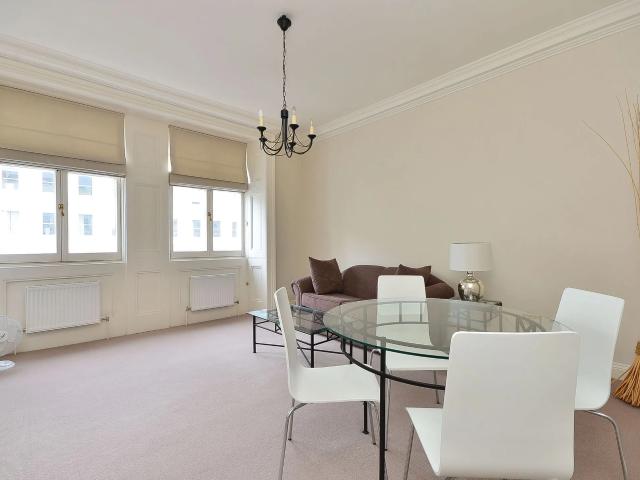 Apartment at Queen's Gate Terrace, Greater London
