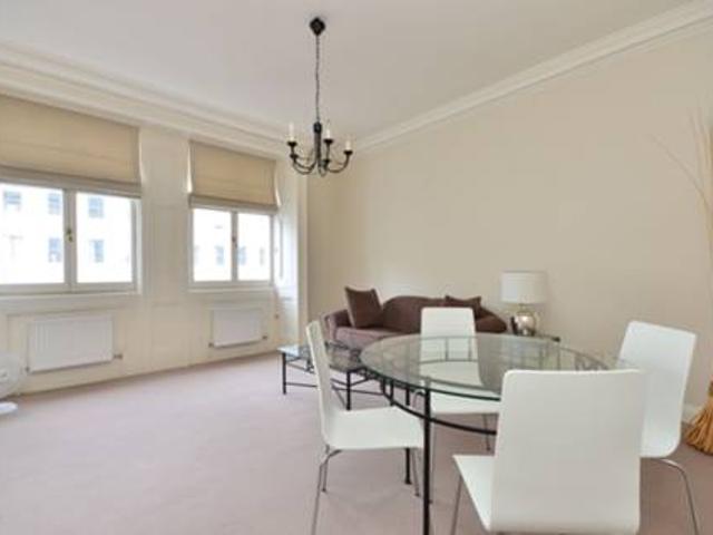 Apartment at Queen's Gate Terrace, Greater London