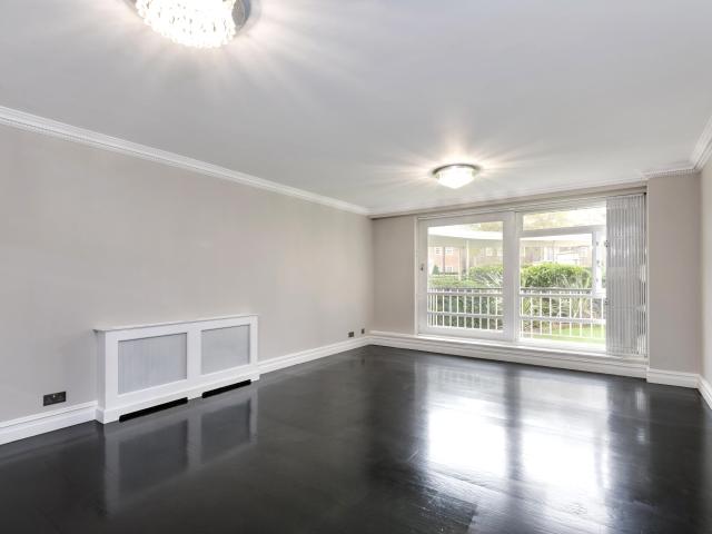 Apartment at Queen's Grove, City of Westminster