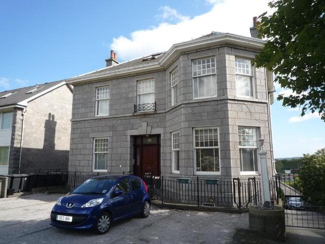 Apartment at Queen's Road, Brentwood