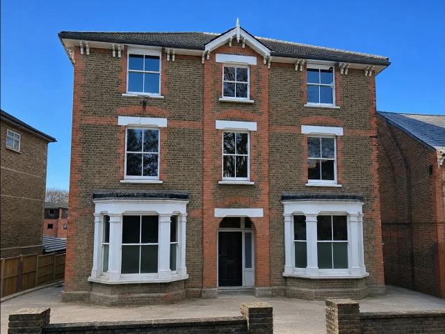 Apartment at Queen's Road, Brentwood