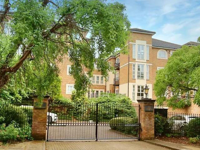 Apartment at Queen's Road, Greater London