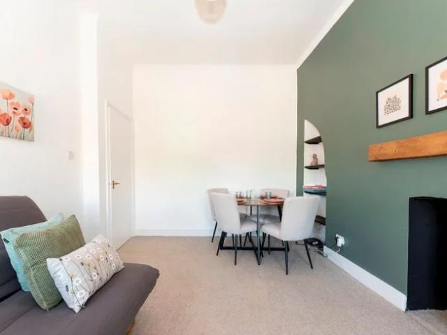 Apartment at Queen's Road, Greater London