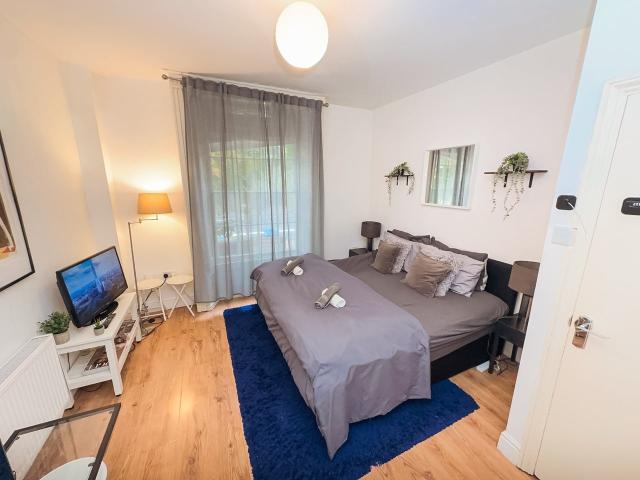 Apartment at Queen's Road, Greater London