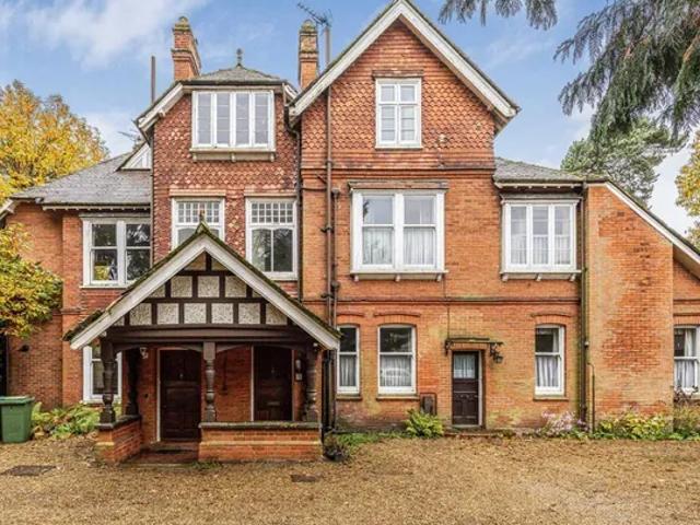 Apartment at Queens Road, Elmbridge
