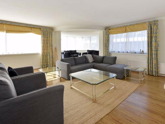 Apartment at Queen's Terrace, City of Westminster