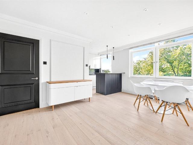 Apartment at Queen's Terrace, City of Westminster