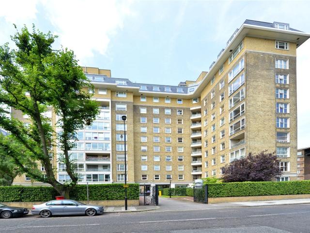 Apartment at Queen's Terrace, City of Westminster