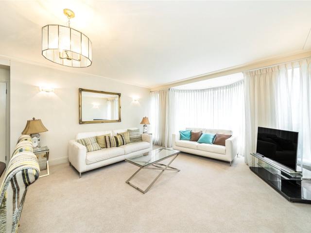 Apartment at Queen's Terrace, City of Westminster