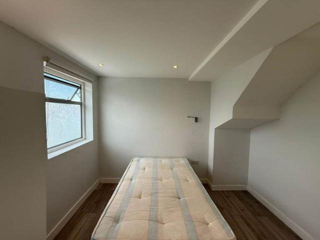 Apartment at Queens Walk, Greater London