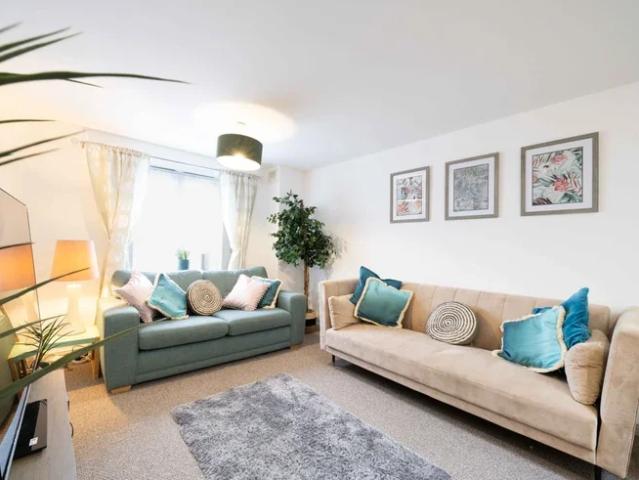 Apartment at Queen's Way, Newport