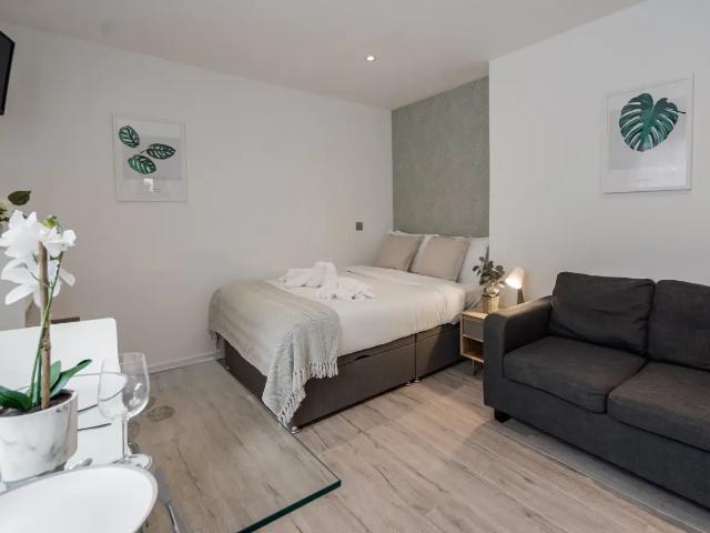 Apartment at Queensborough Terrace, City of Westminster