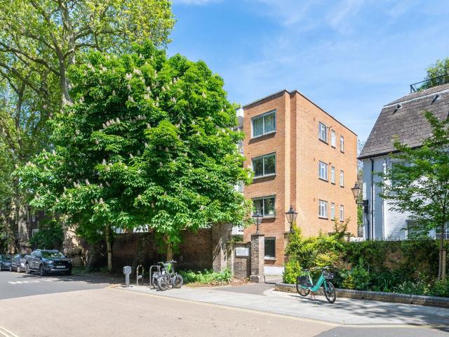 Apartment at Queensborough Terrace, City of Westminster
