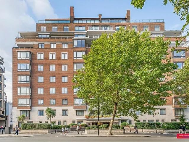 Apartment at Queensborough Terrace, City of Westminster