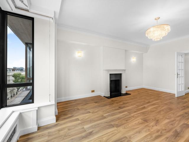 Apartment at Queensborough Terrace, City of Westminster