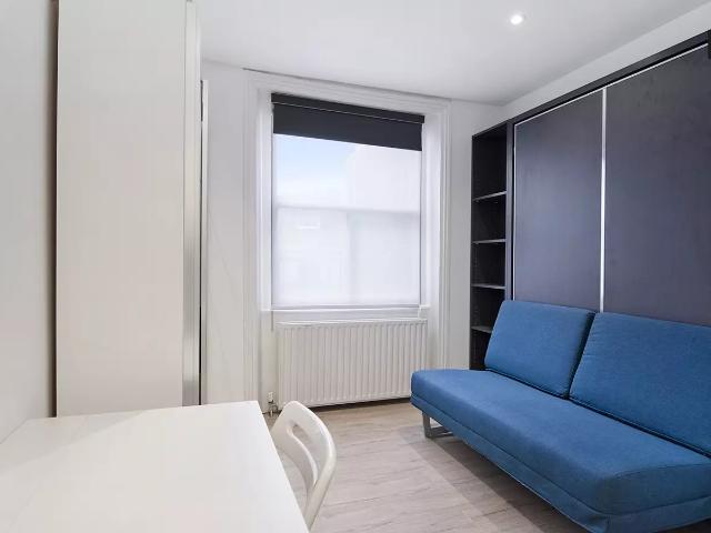 Apartment at Queensborough Terrace, City of Westminster
