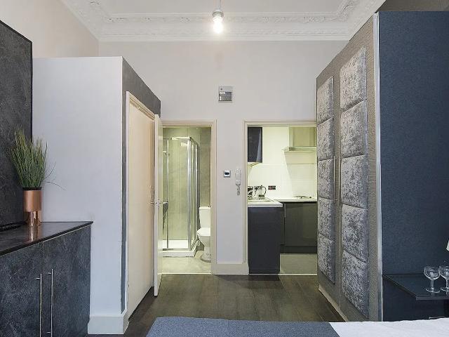 Apartment at Queensborough Terrace, City of Westminster