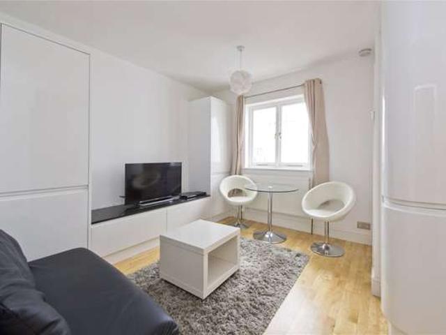 Apartment at Queensborough Terrace, City of Westminster