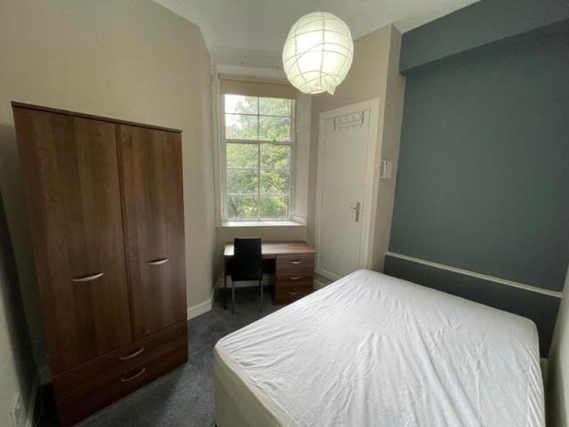 Room at Queensborough Gardens, Glasgow