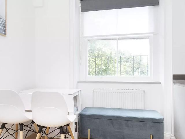 Apartment at Queensborough Passage, City of Westminster