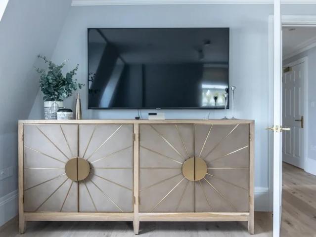 Apartment at Queensberry Mews West, Greater London