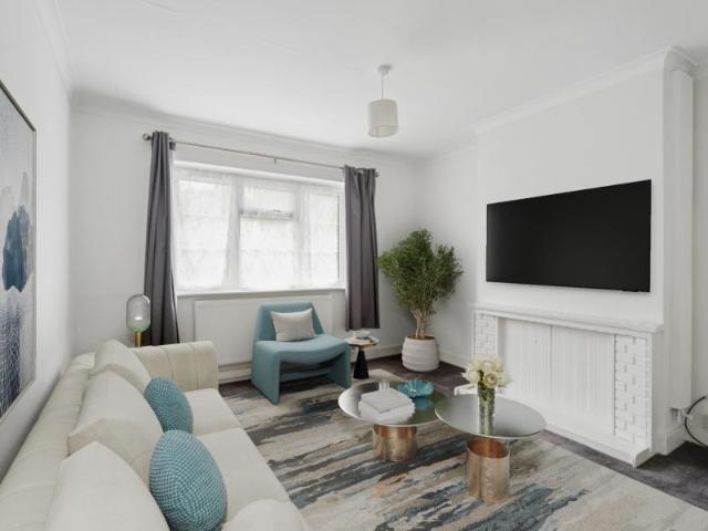 Apartment at Queensbury Station Parade, Greater London