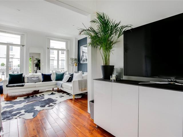 Apartment at Queensdale Road, Greater London
