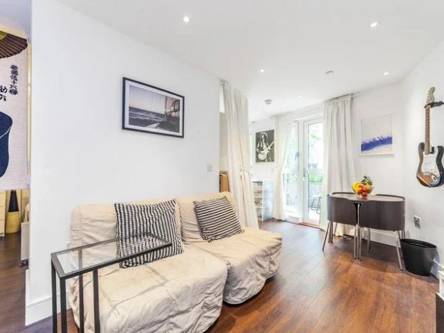 Apartment at Queensland Road, Greater London