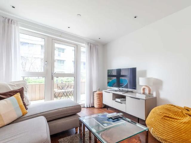 Apartment at Queensland Road, Greater London