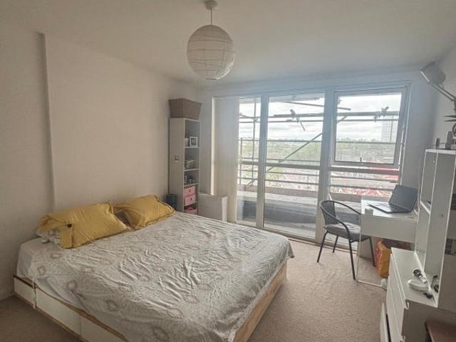 Apartment at Queensland Road, Greater London