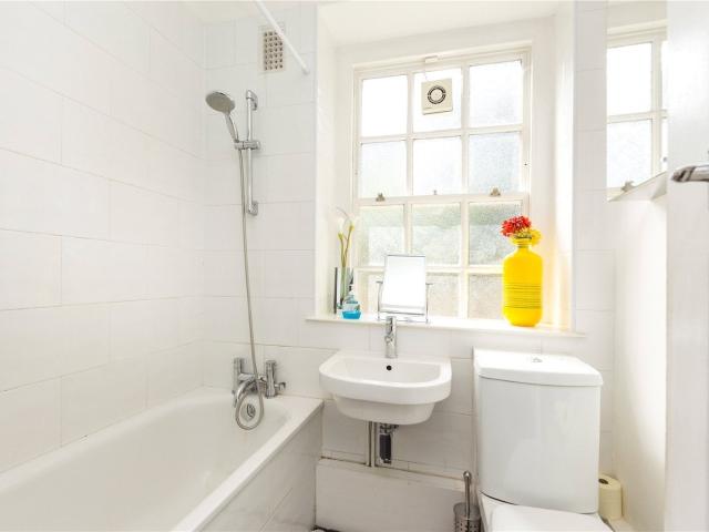 Apartment at Queensmead, Greater London