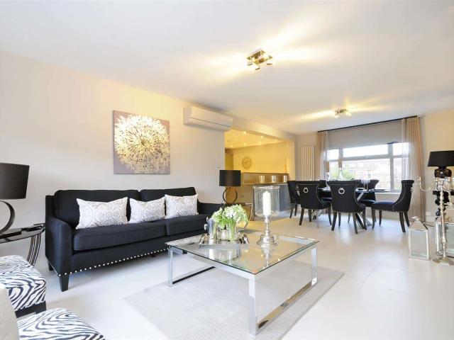 Apartment at Queensmead, Greater London