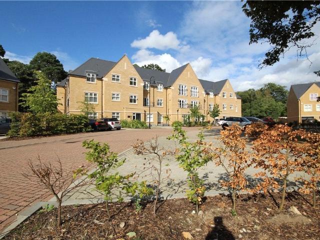 Apartment at Queenswod Crescent, Borough of Runnymede