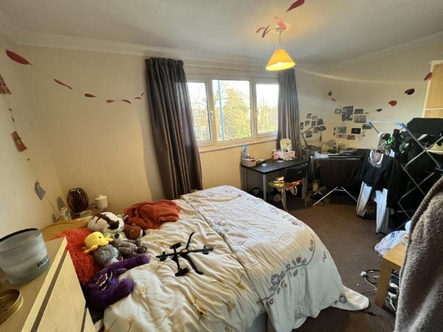Apartment at Queenswood Drive, Leeds