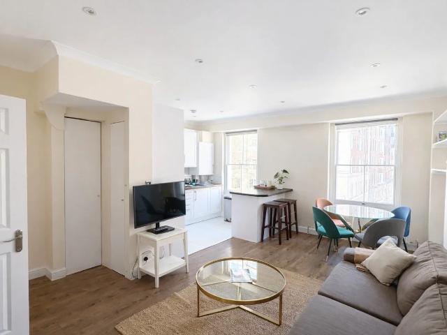 Apartment at Queensway, City of Westminster