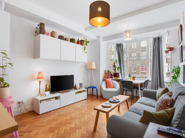 Apartment at Queensway, City of Westminster