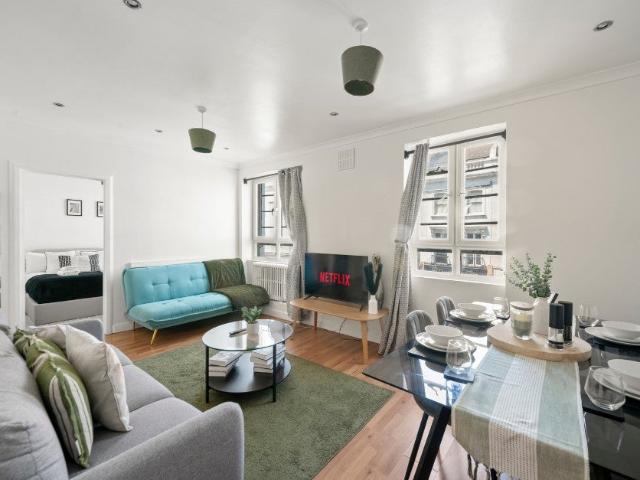 Apartment at Queensway, City of Westminster