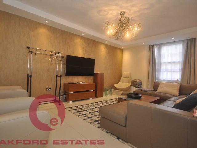 Apartment at Queensway, City of Westminster