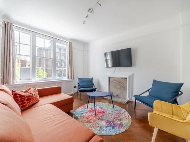 Apartment at Queensway, City of Westminster