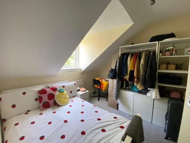 Apartment at Queenstown Road, Greater London