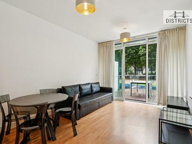 Apartment at Queenstown Road, Greater London