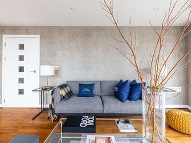 Apartment at Queenstown Road, Greater London