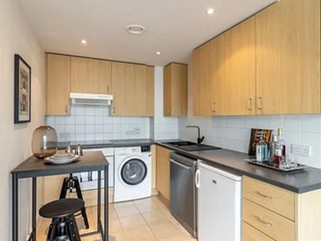 Apartment at Queenstown Road, Greater London