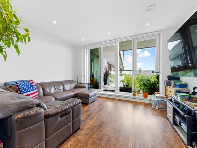 Apartment at Queenstown Road, Greater London