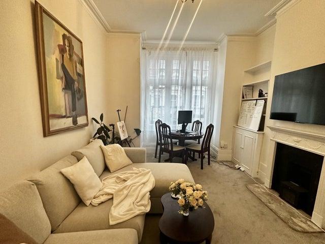 Apartment at Queenstown Road, Greater London