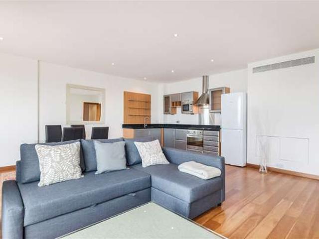Apartment at Queenstown Road, Greater London